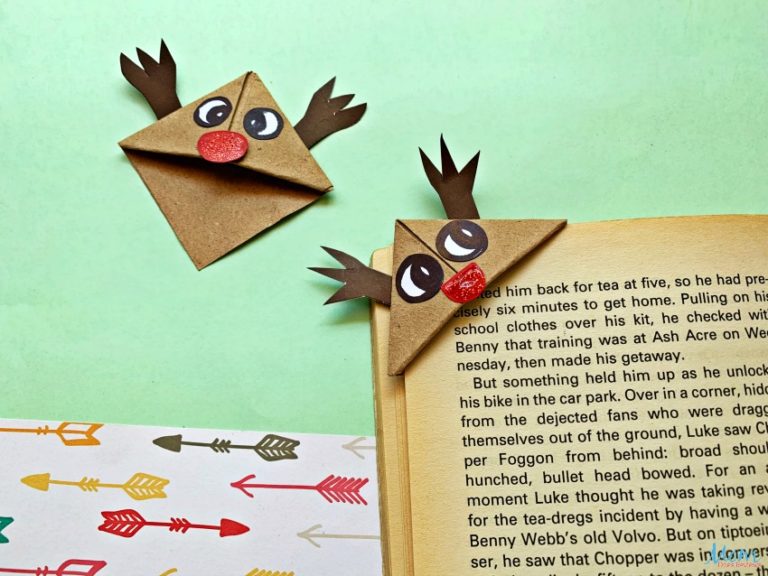 Reindeer Corner Bookmark Craft for Kids - Mom Does Reviews
