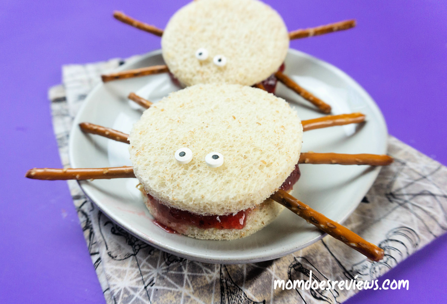Spooky Spider Peanut Butter & Jelly Sandwiches - Mom Does Reviews