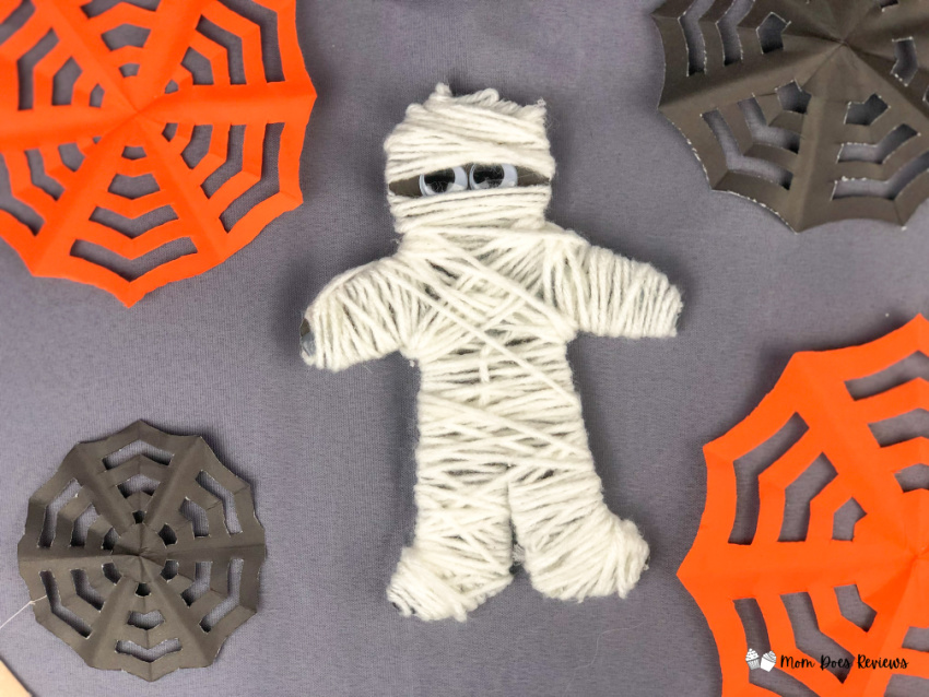 Easy Yarn Mummy Craft for Kids- Perfect for Halloween! - Mom Does Reviews