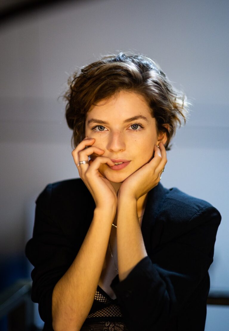 10 Spring Hairstyles for Short Hair Trending in 2023 - Mom Does Reviews