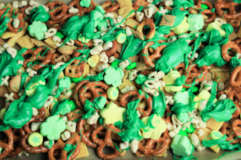 Make Leprechaun Bait Snack Mix With your Kids! - Mom Does Reviews