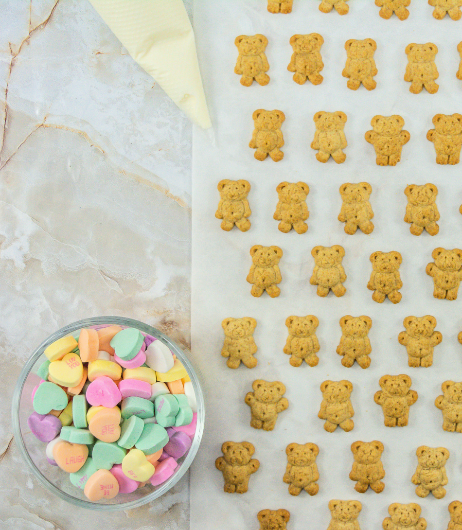 Cute Conversation Heart Bears (using Teddy Grahams) - Mom Does Reviews