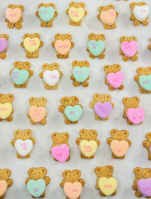 Cute Conversation Heart Bears (using Teddy Grahams) - Mom Does Reviews