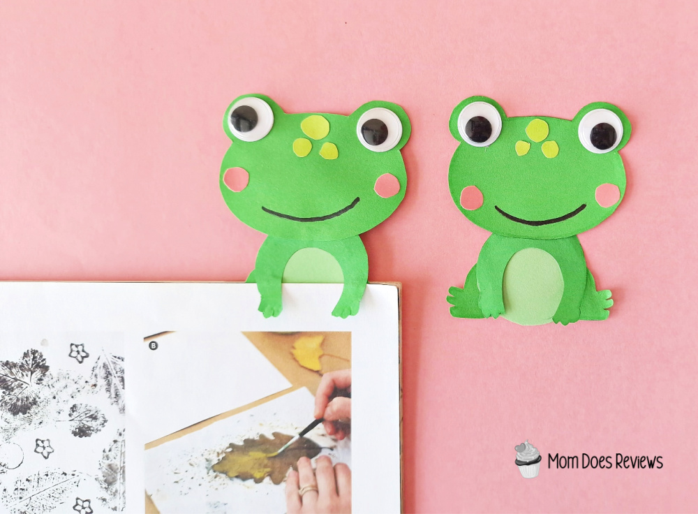 DIY Paper Frog Hug Bookmarks - Mom Does Reviews