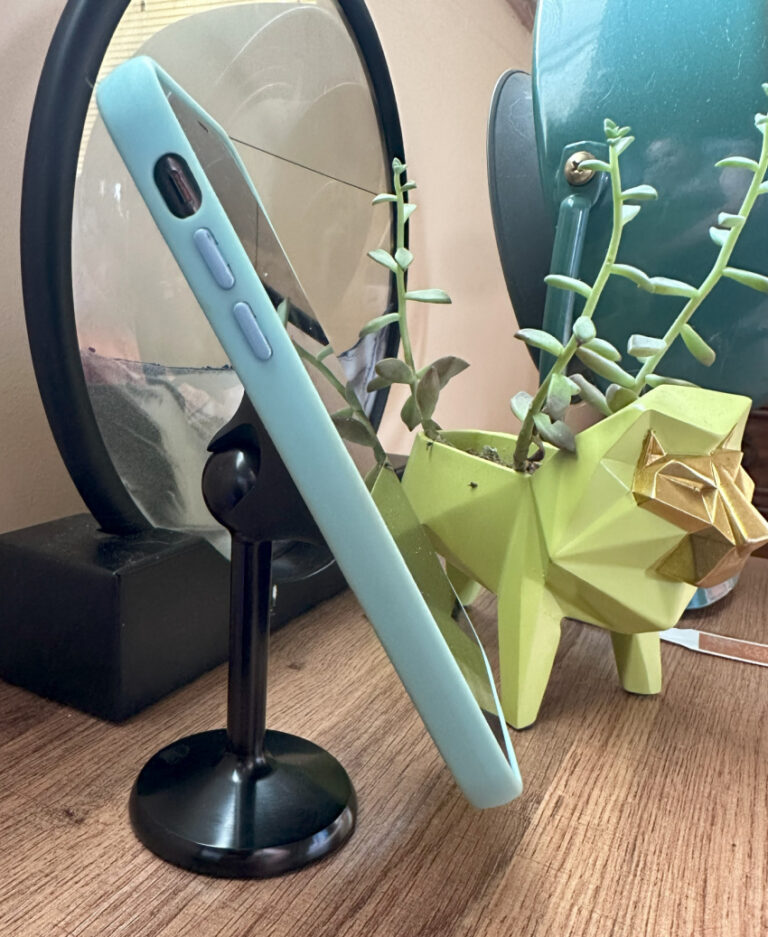 Keep Your Phone Fully Charged with OhSnap! Desk Power Kit #MomDadGrad ...