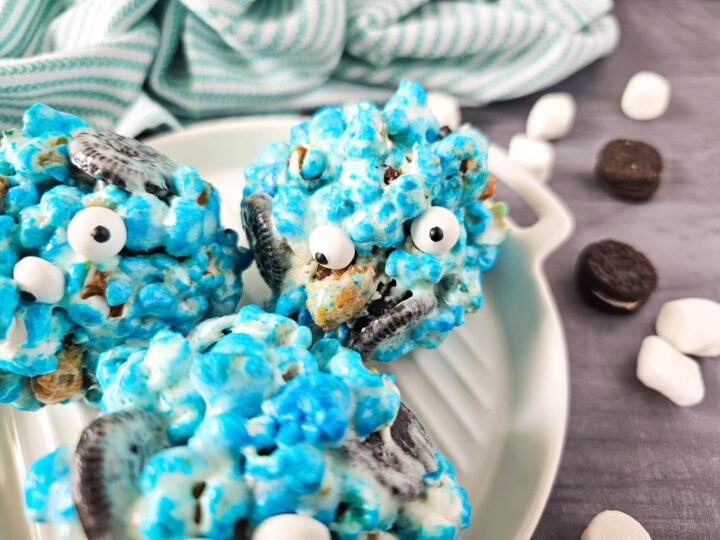 Cookie Monster Popcorn Balls - Mom Does Reviews