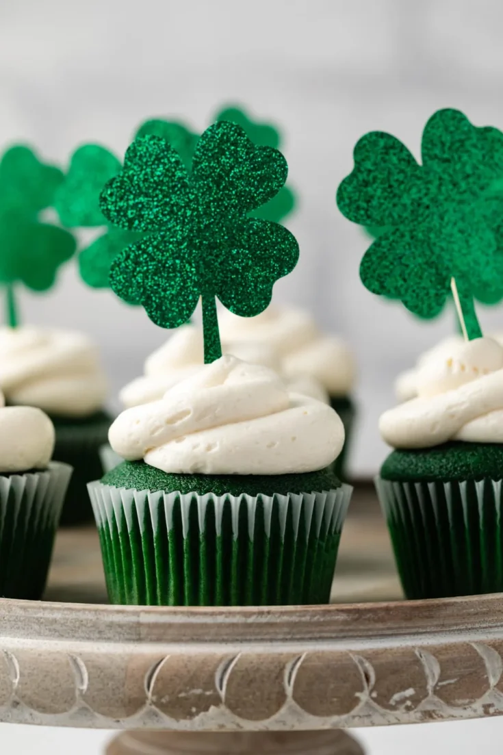 20 St. Patrick's Day Cupcakes - Mom Does Reviews
